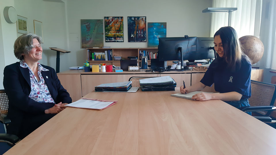 Backstage an der Uni: Ein Tag mit der Rektorin der Albert-Ludwigs ...