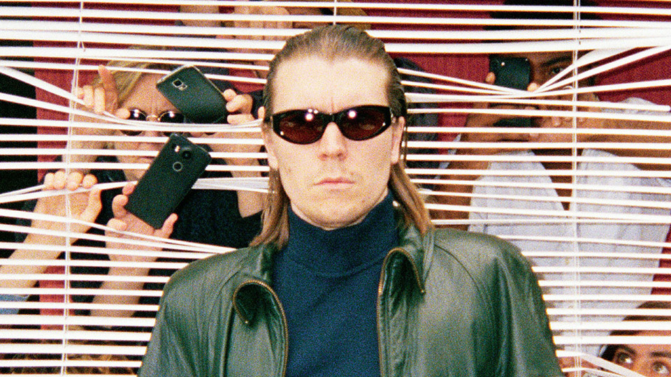 Pöbelnd durch die 80er: Alex Cameron mit seinem zweiten Album "Forced ...