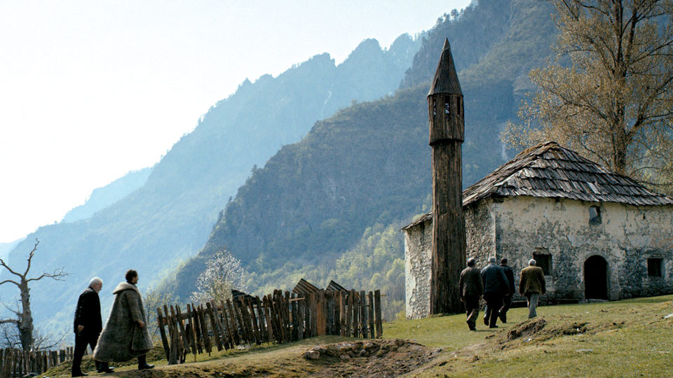 Die Kirche in der Moschee – Ein Licht zwischen den Wolken: im Kino ...